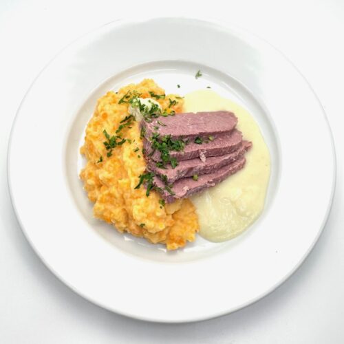 Oxbringa med pepparrotssås & rotmos 1 port – Cajsa Warg